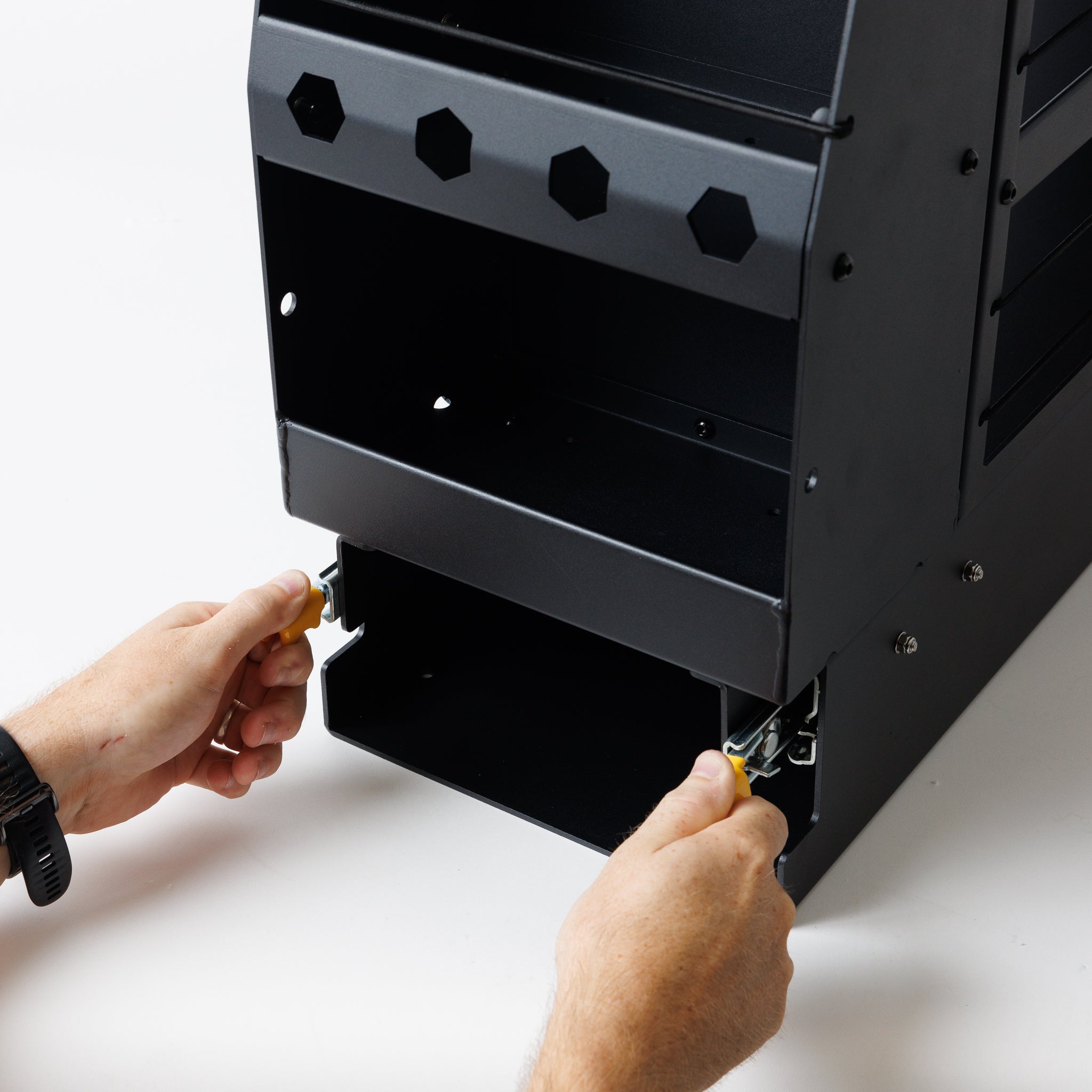 Slide-Out Pantry – XTS4X4